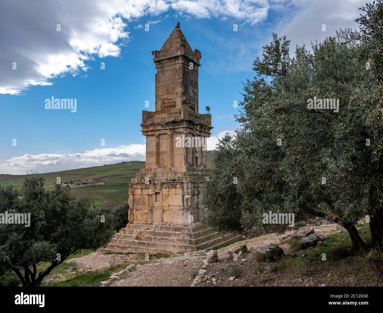 Roman burial mound hi-res stock photography and images - Alamy