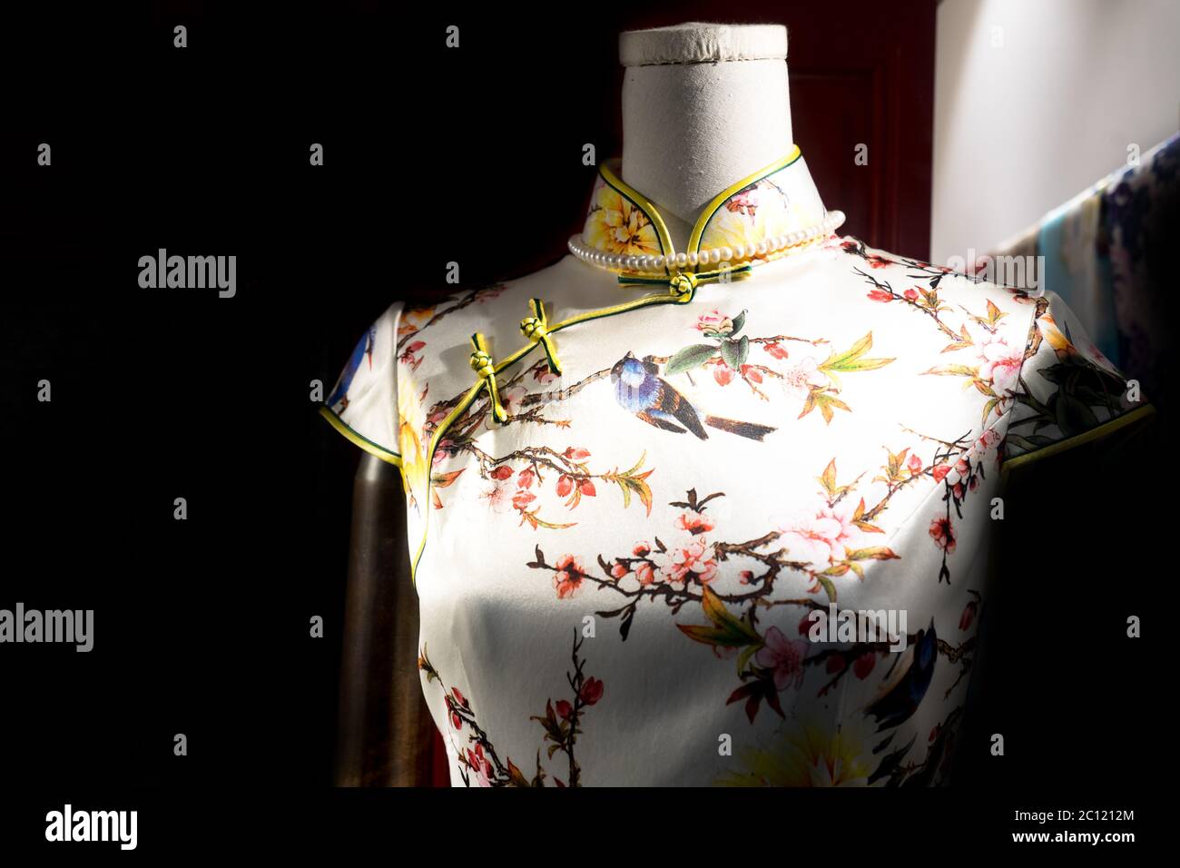 Display dress window hi-res stock photography and images - Alamy