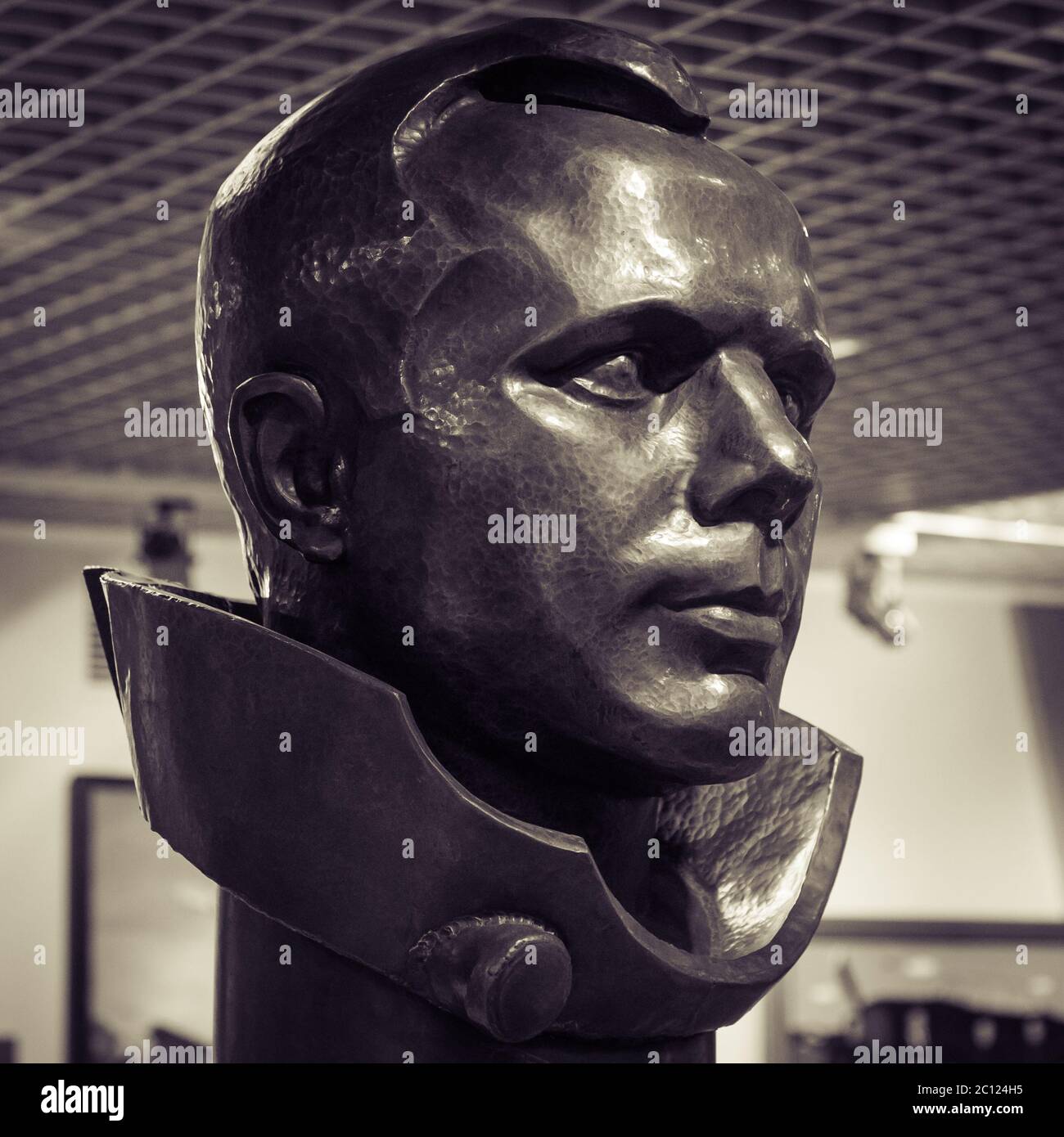 MOSCOW, RUSSIA - MAY 31, 2016: Famous cosmonaut Gagarin bronze head ...