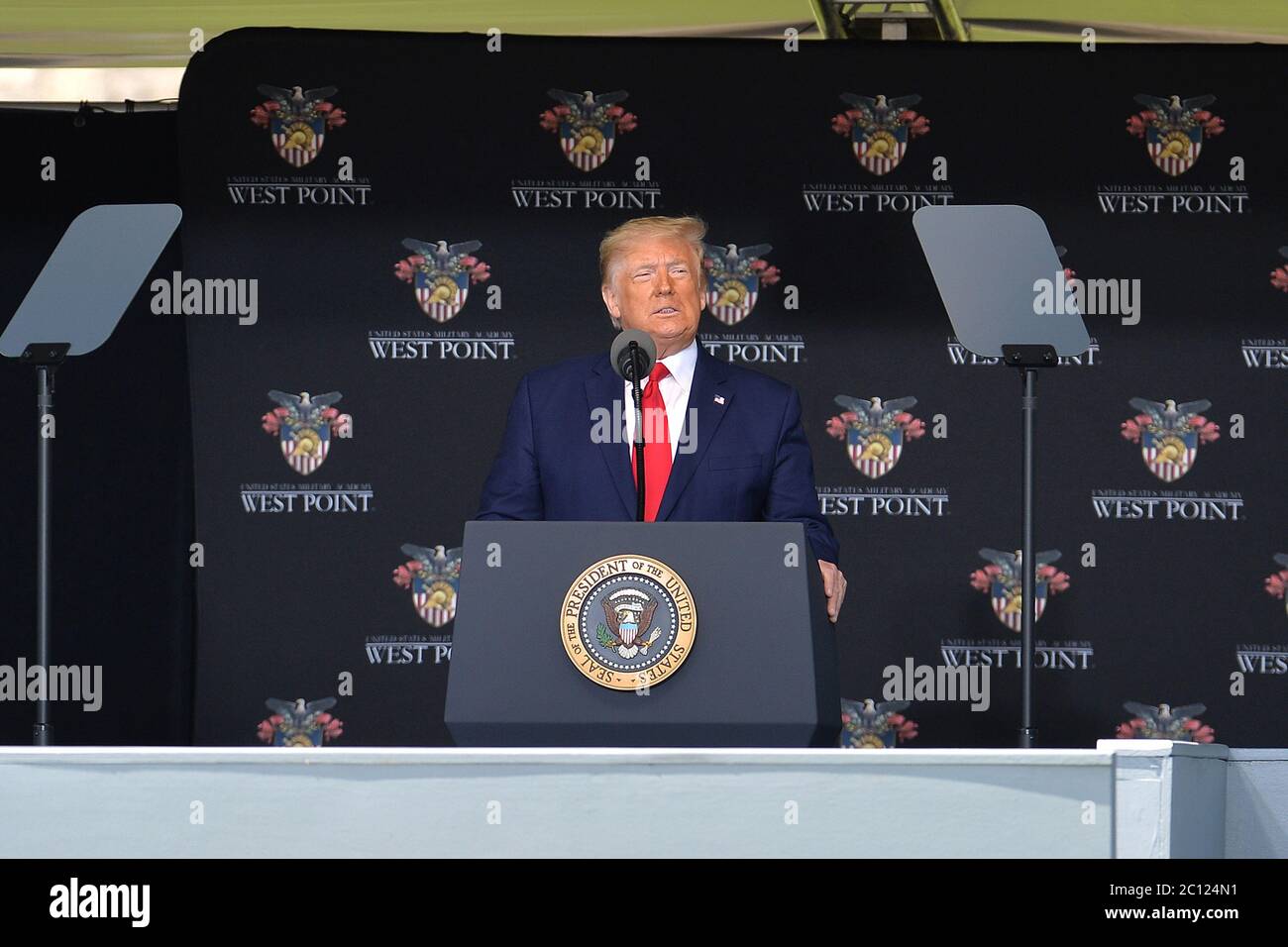 Trump at west point graduation hi-res stock photography and images - Alamy