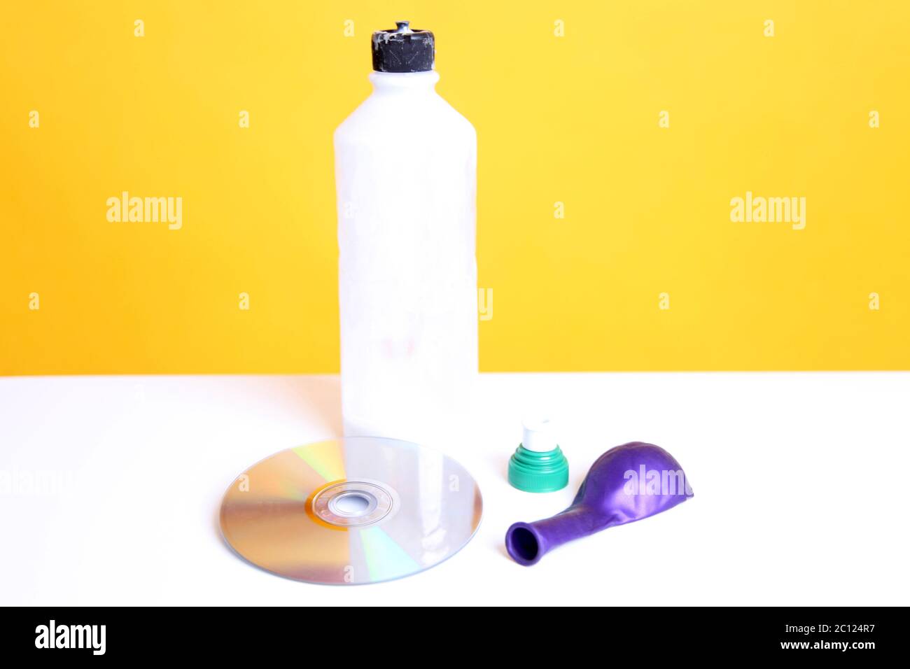 Hovercraft science experiment hi-res stock photography and images - Alamy