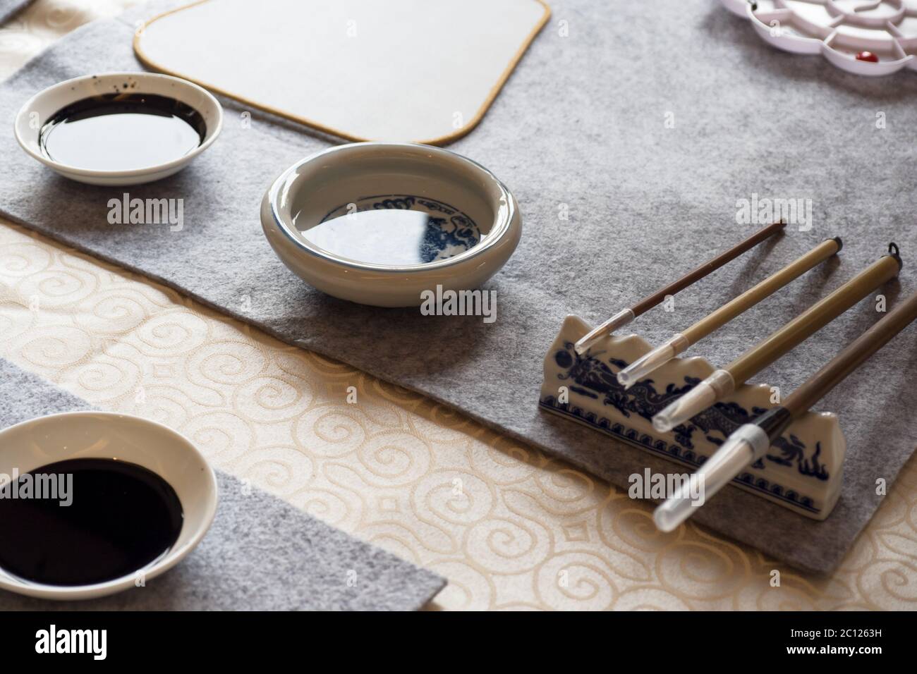 chinese calligraphy tools on table Stock Photo - Alamy