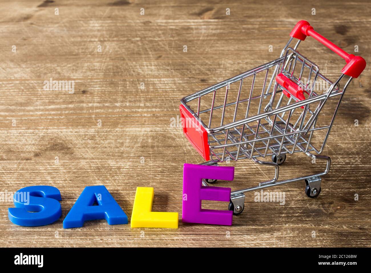 Shopping cart and word SALE Stock Photo - Alamy