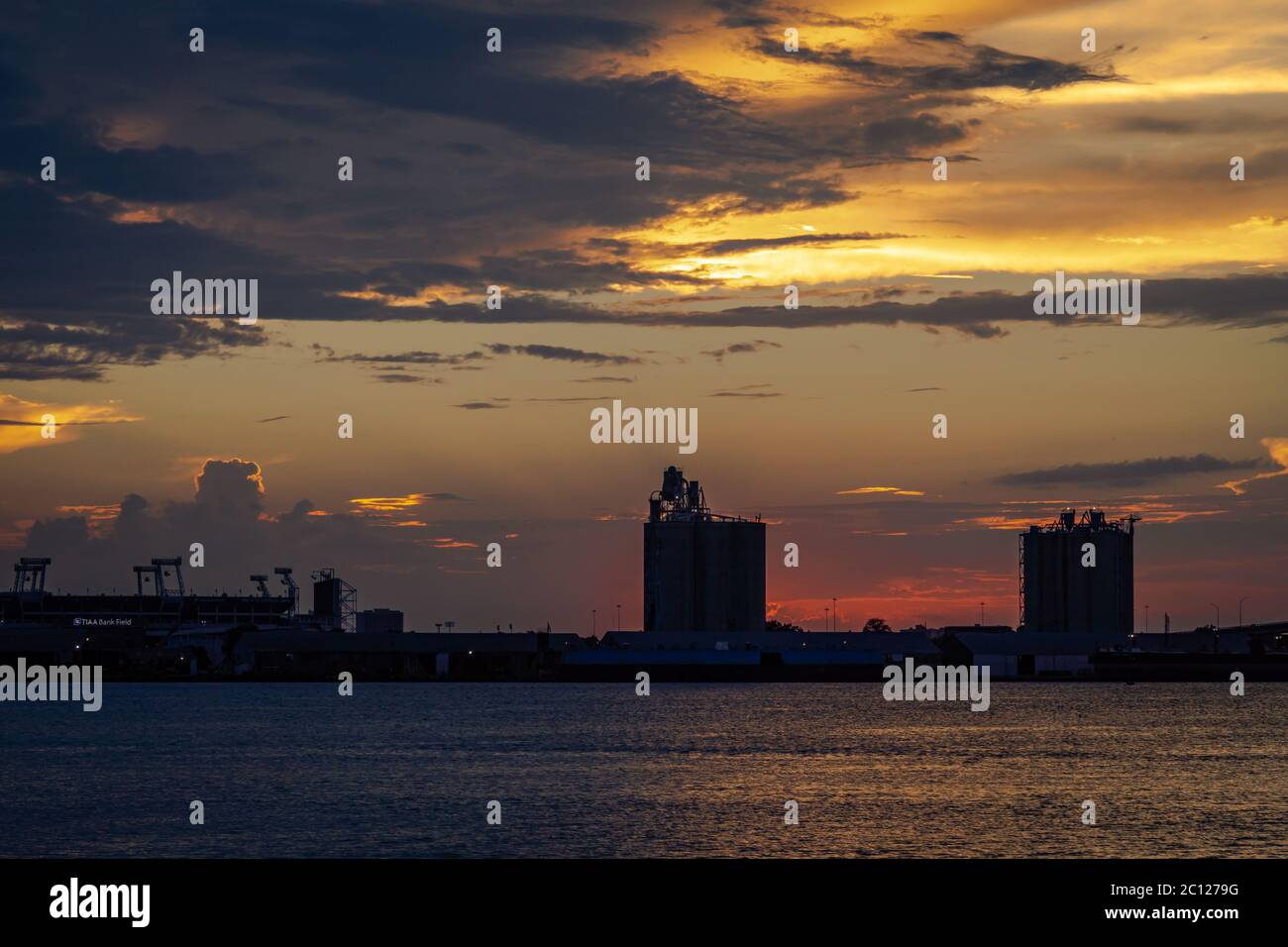 Cityscape with bridges hi-res stock photography and images - Alamy