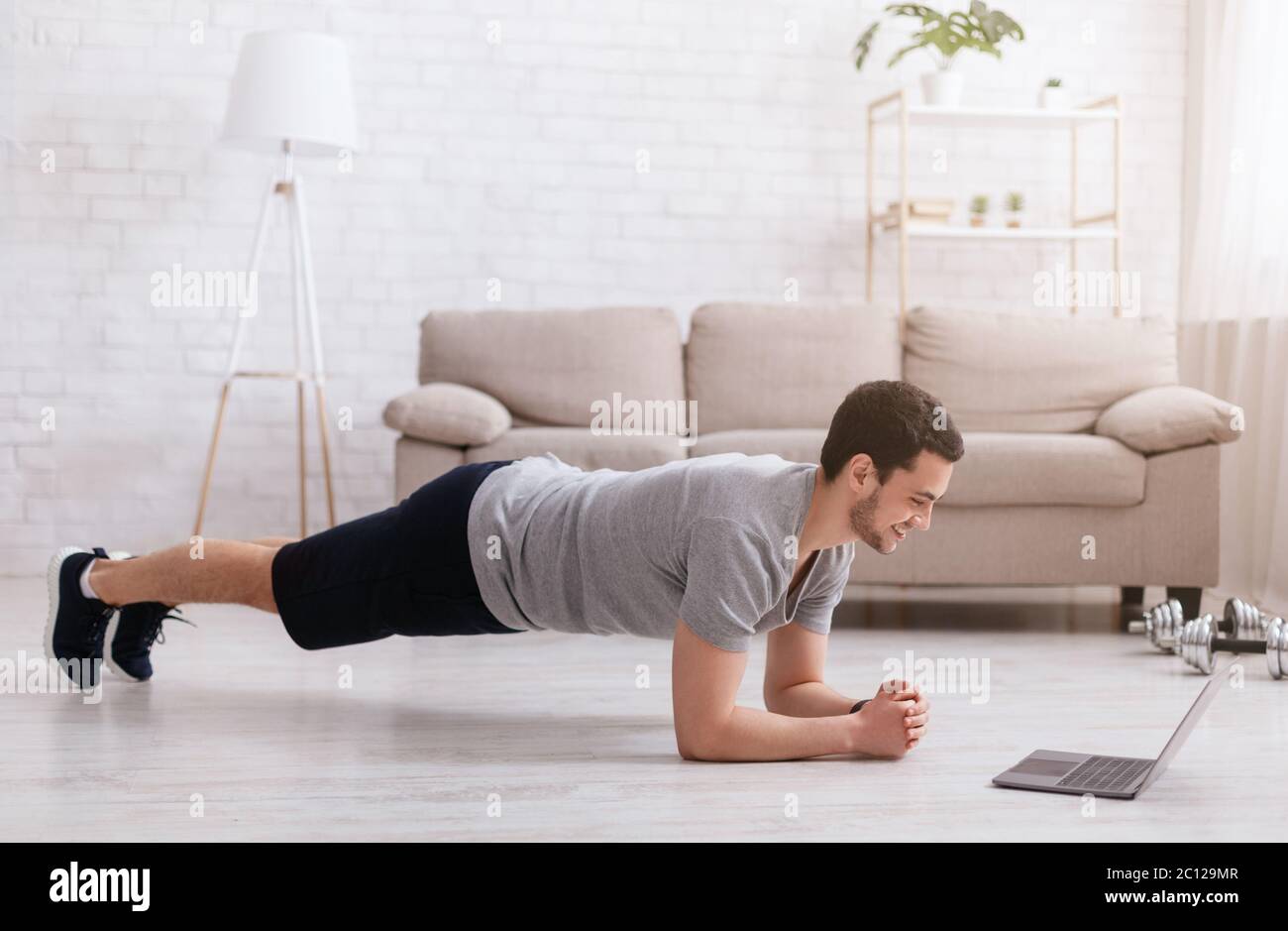 Sport man plank hi-res stock photography and images - Alamy