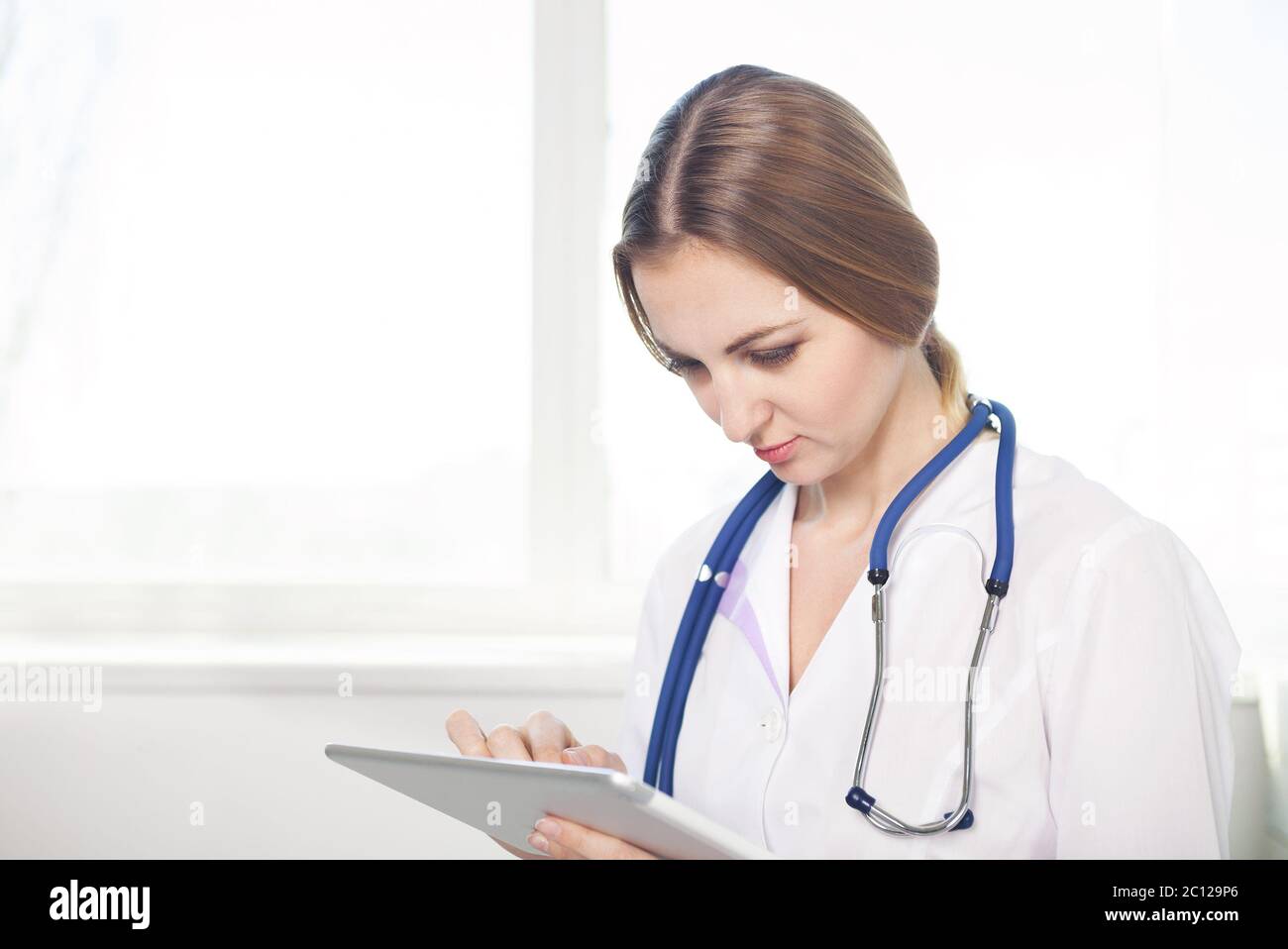 Female doctor working computer hi-res stock photography and images - Alamy