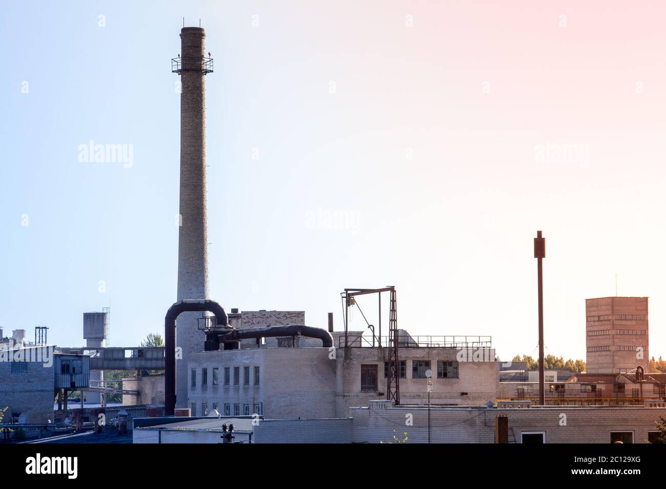 Factory exterior hi-res stock photography and images - Alamy