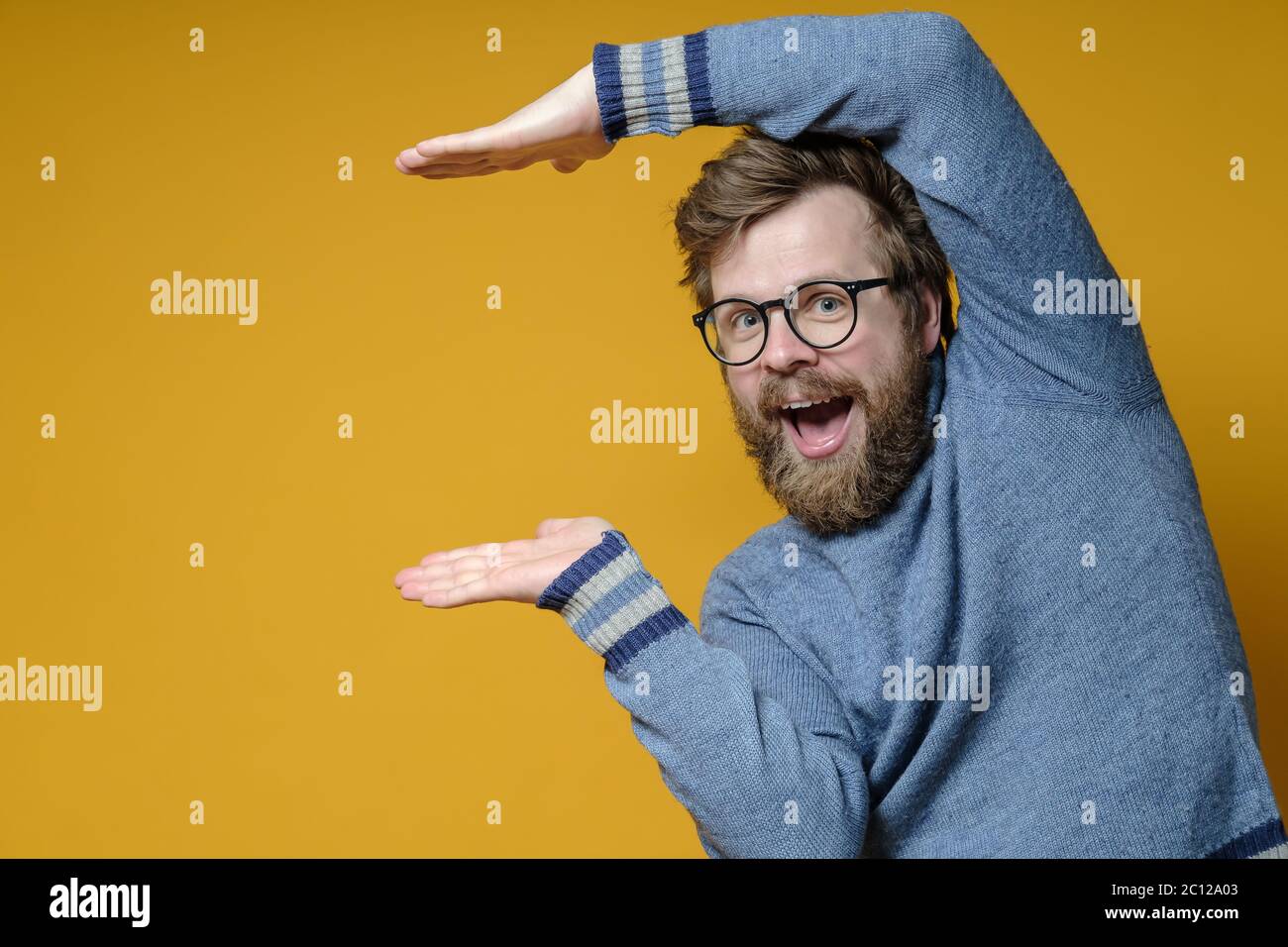 Unusual pose hi-res stock photography and images - Alamy