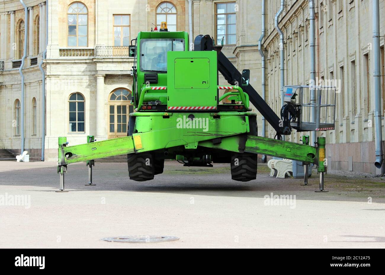 Boom lifts hi-res stock photography and images - Alamy