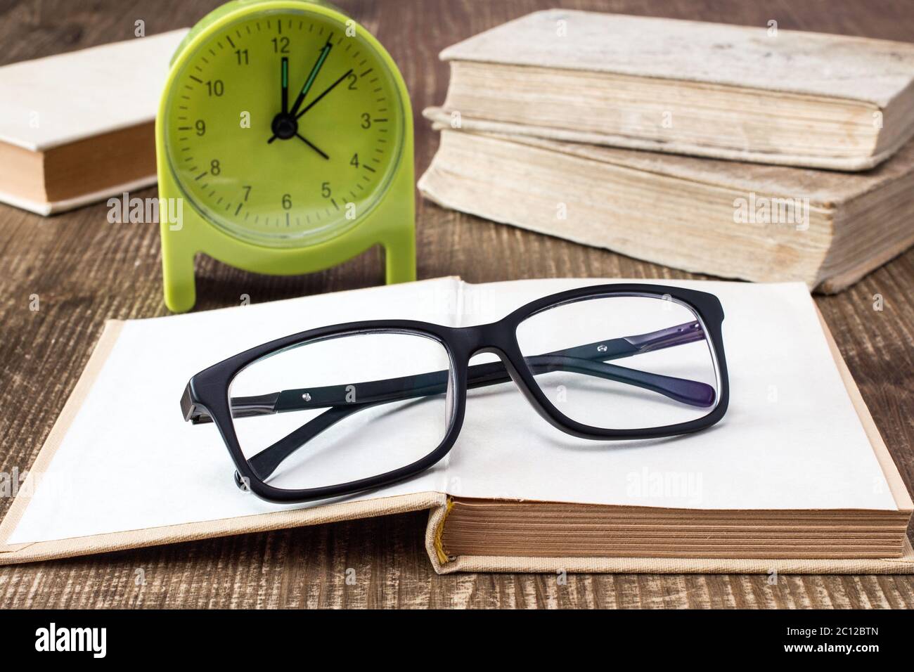 Read time hi-res stock photography and images - Alamy