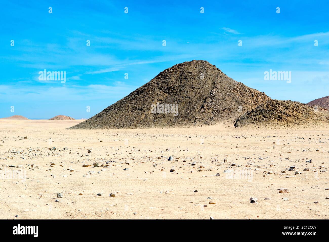 Beautiful panoramic landscape of the Arabian desert Stock Photo - Alamy