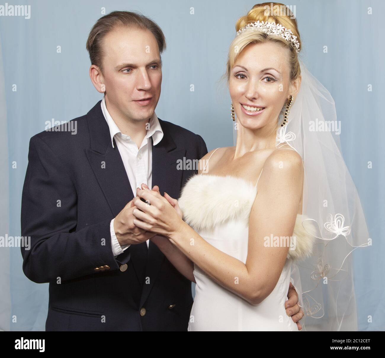 Happy bride and groom hi-res stock photography and images - Alamy