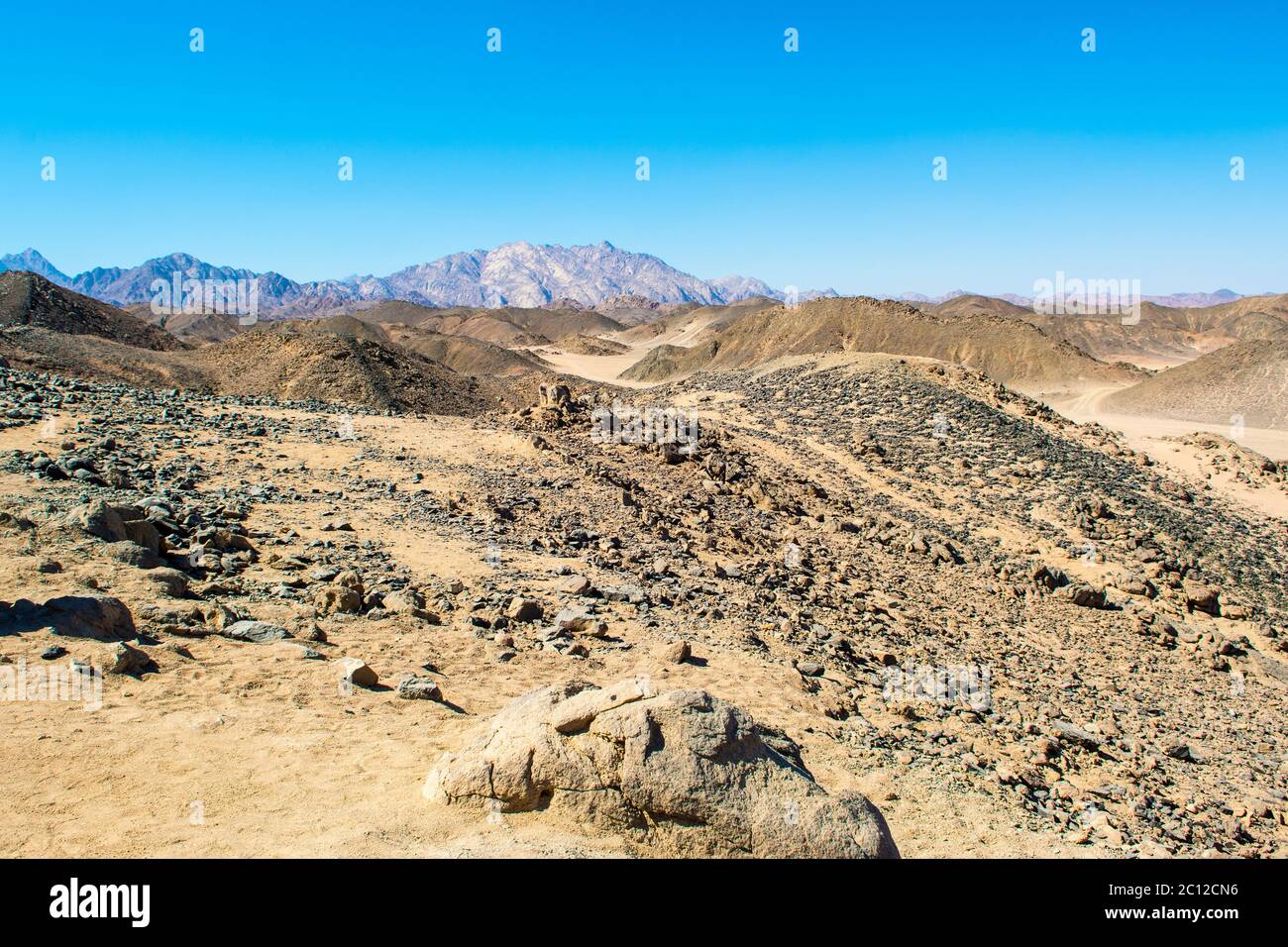 Beautiful panoramic landscape of the Arabian desert Stock Photo - Alamy