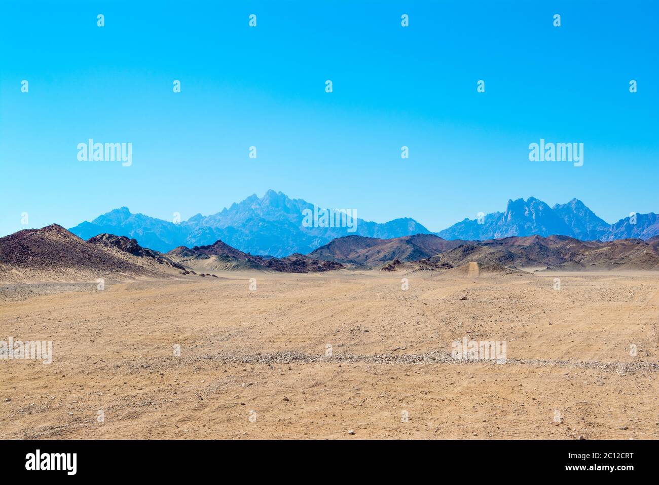 Beautiful panoramic landscape of the Arabian desert Stock Photo - Alamy