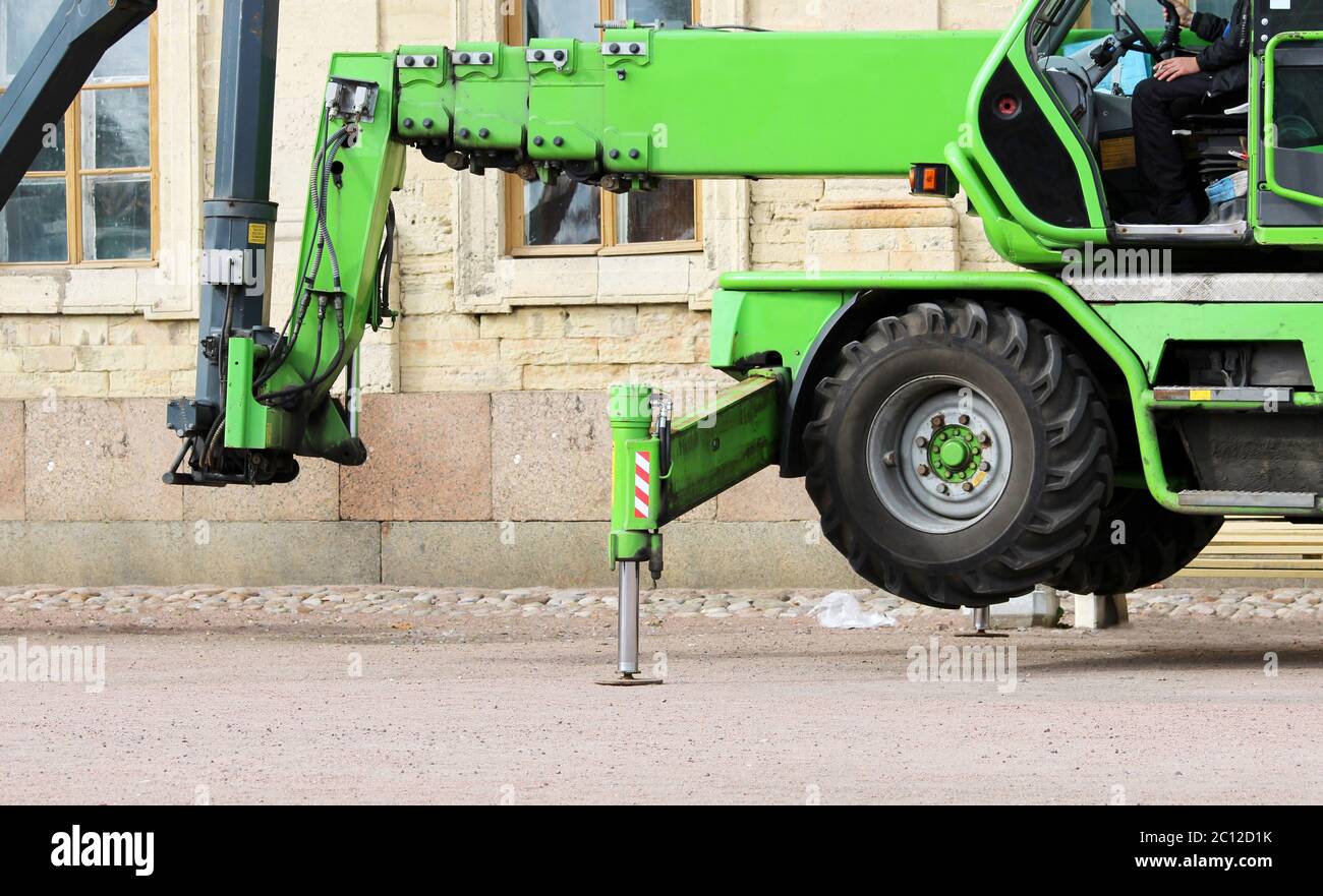 Lifting cradle hi-res stock photography and images - Alamy