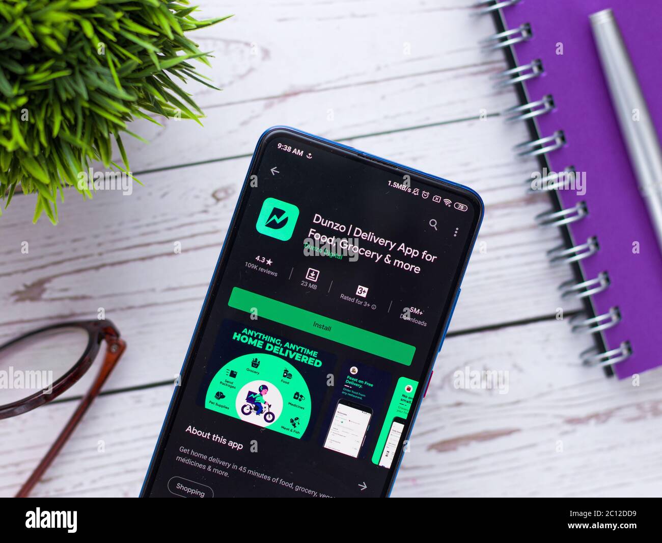 Dunzo logo hi-res stock photography and images - Alamy