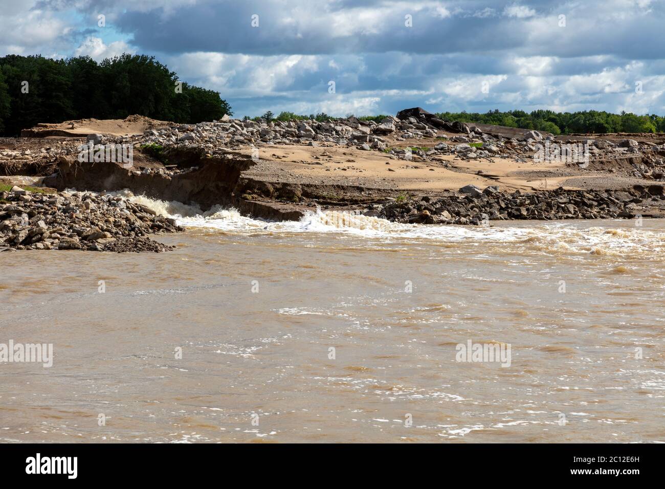 Debris dam hi-res stock photography and images - Alamy