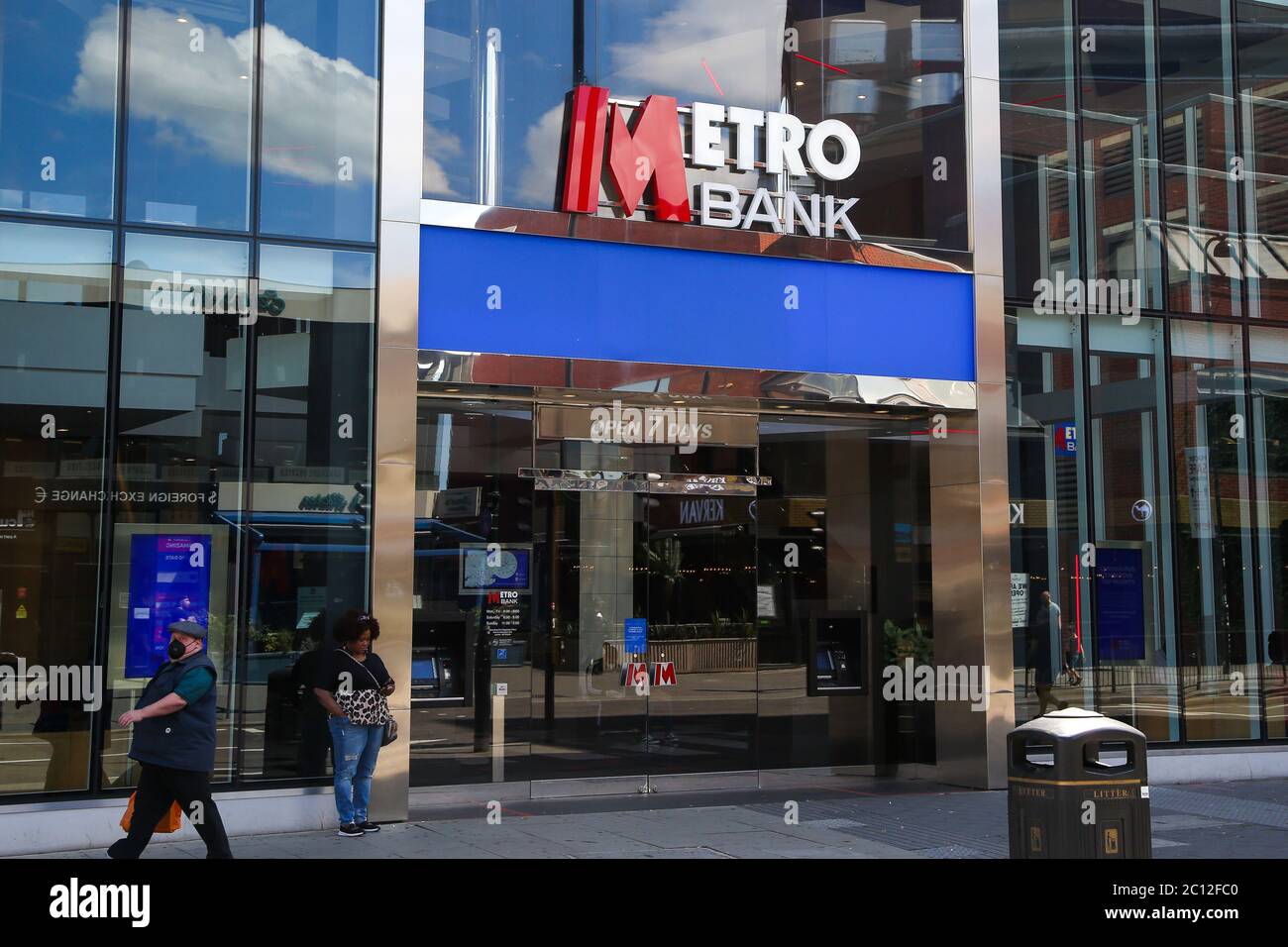 Metro bank london branch hi-res stock photography and images - Alamy