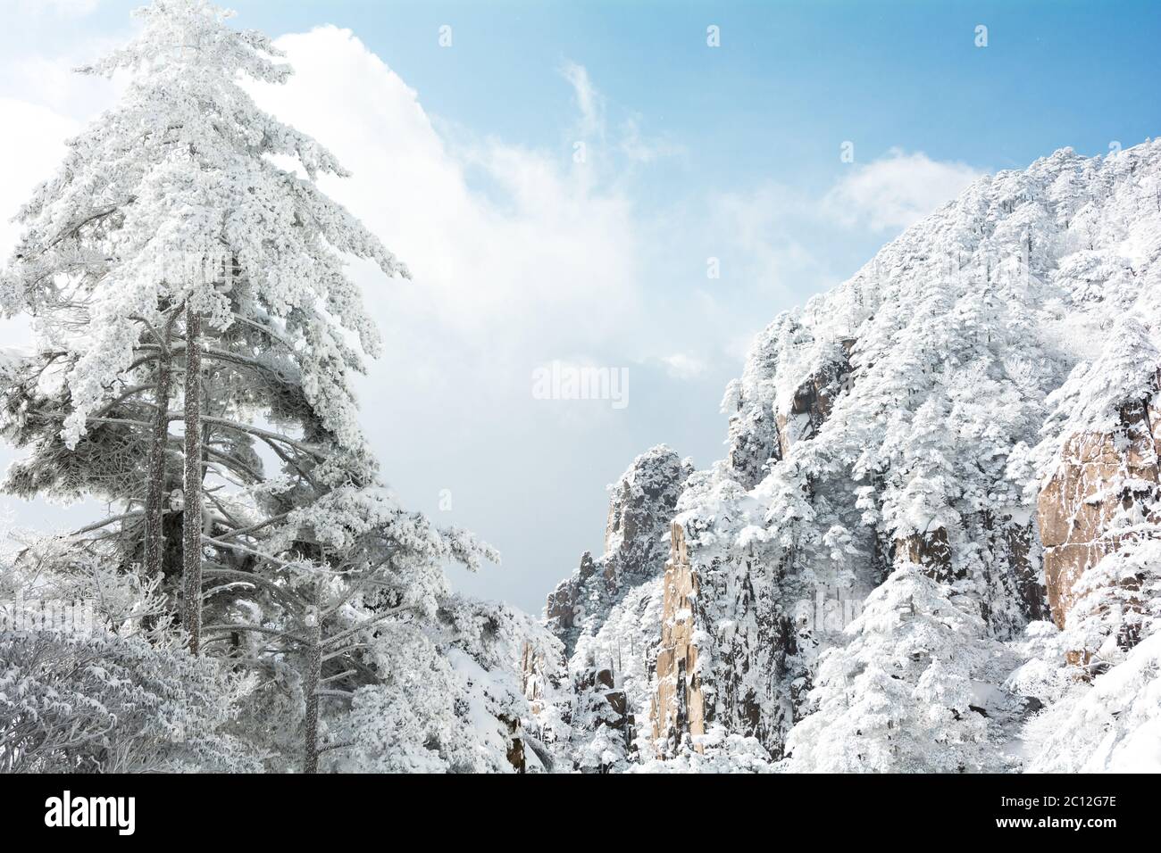 Huangshan mountain hi-res stock photography and images - Alamy