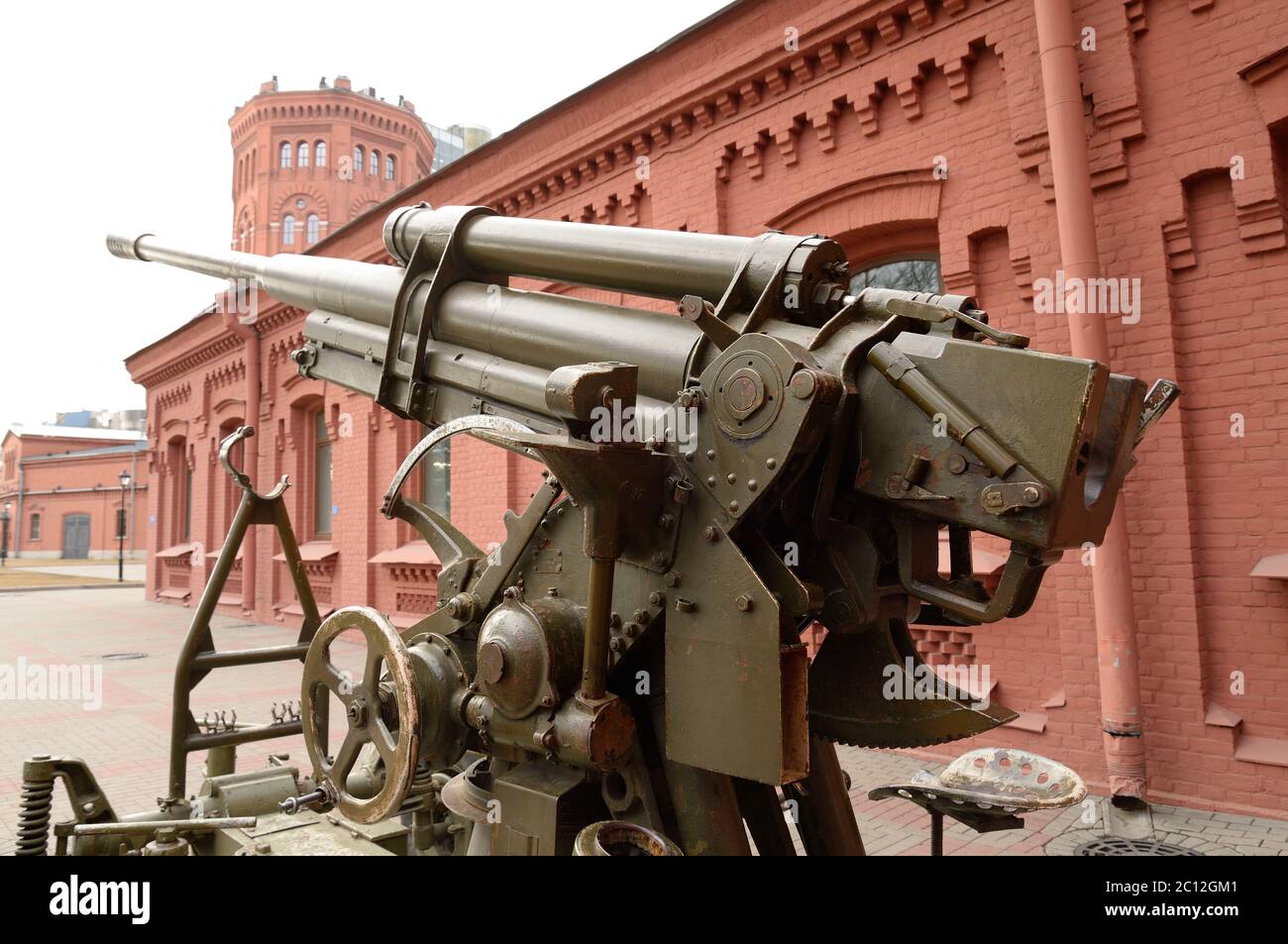 Soviet anti-aircraft gun of the Second World War Stock Photo - Alamy