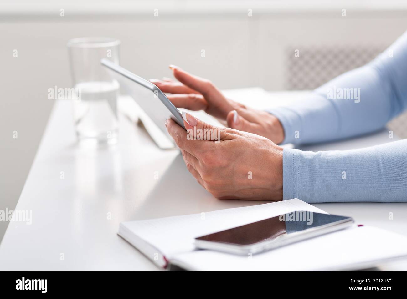 Digital devices work hi-res stock photography and images - Alamy