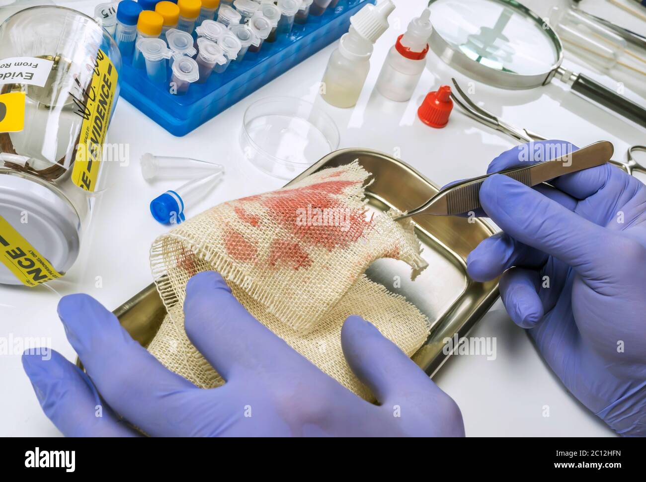 Forensic science cloth hi-res stock photography and images - Alamy