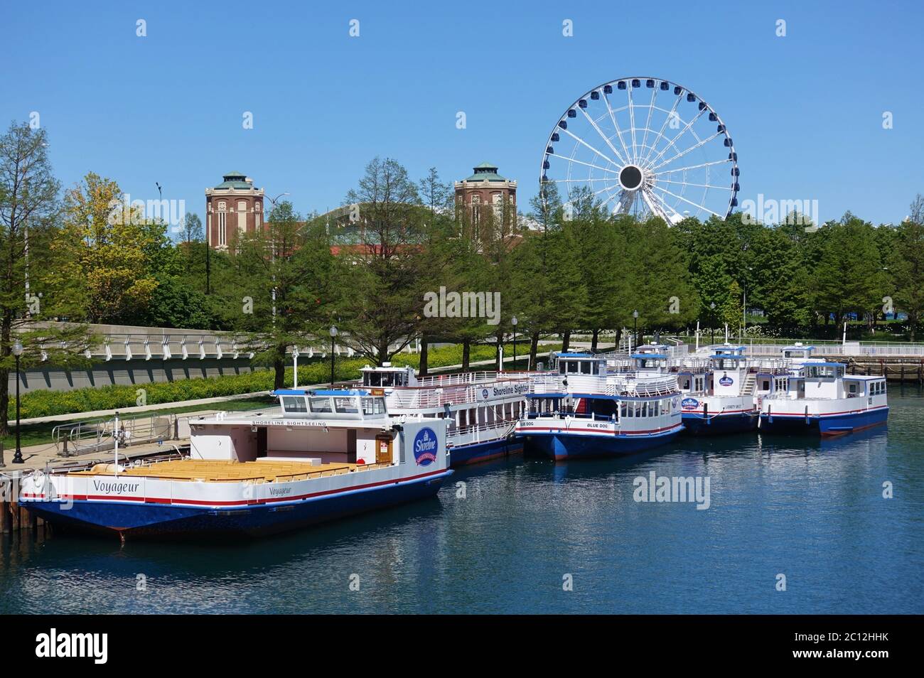 CHICAGO, IL -31 MAY 2020- View of the Centennial Ferris Wheel in Navy ...