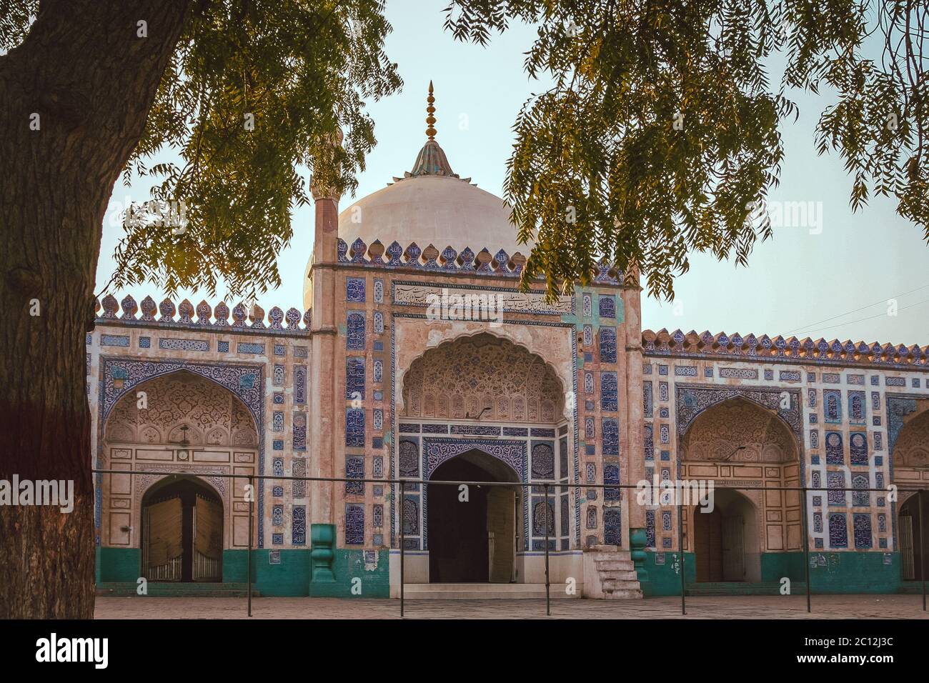 Badshahi Mosque ( Badshahi masjid Stock Photo - Alamy