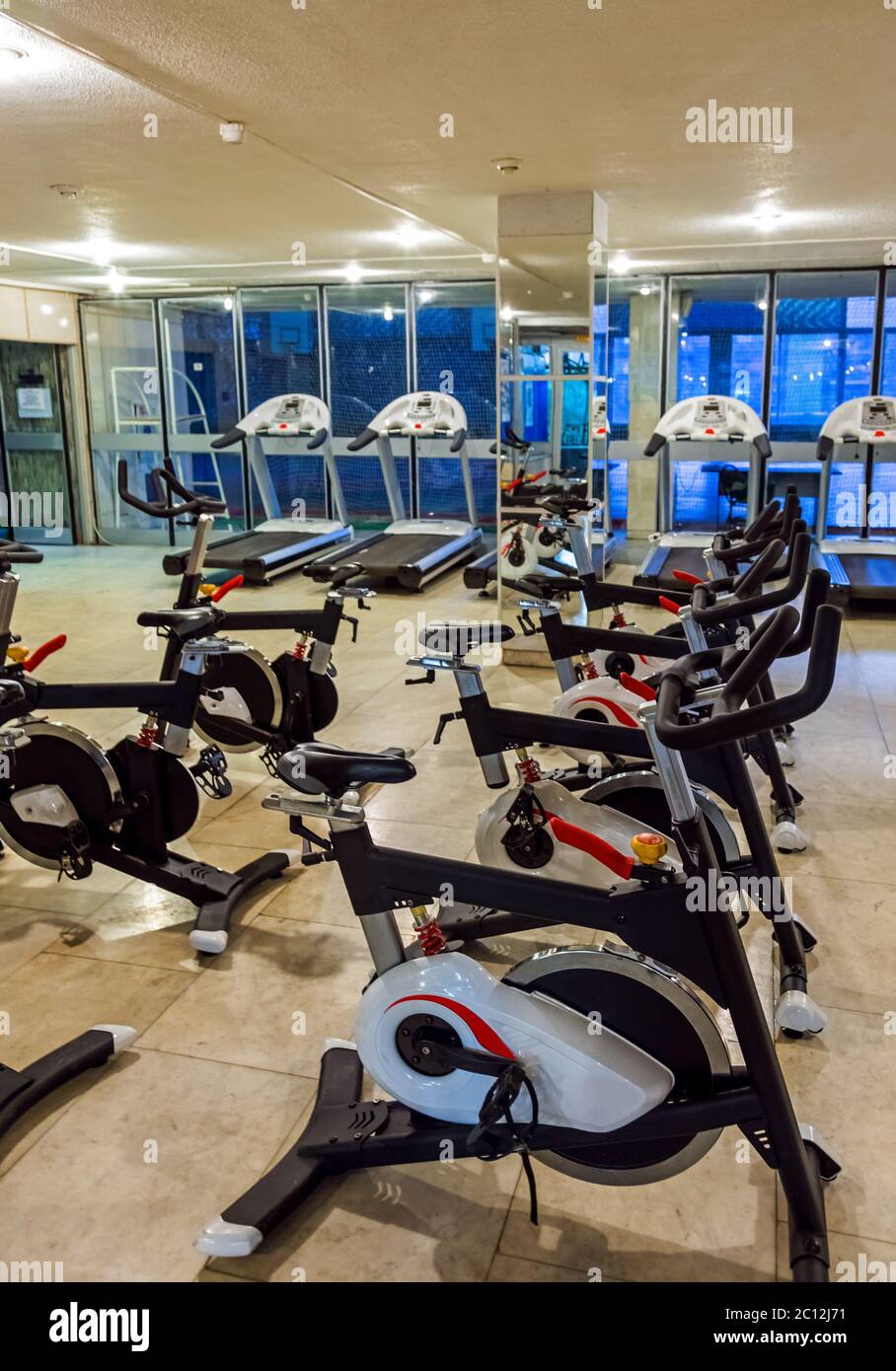 Gym running cycle hi-res stock photography and images - Alamy