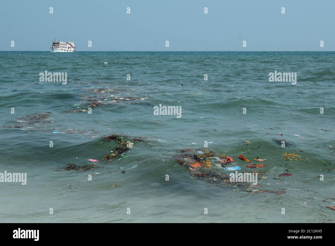 China marine plastic waste hi-res stock photography and images - Alamy