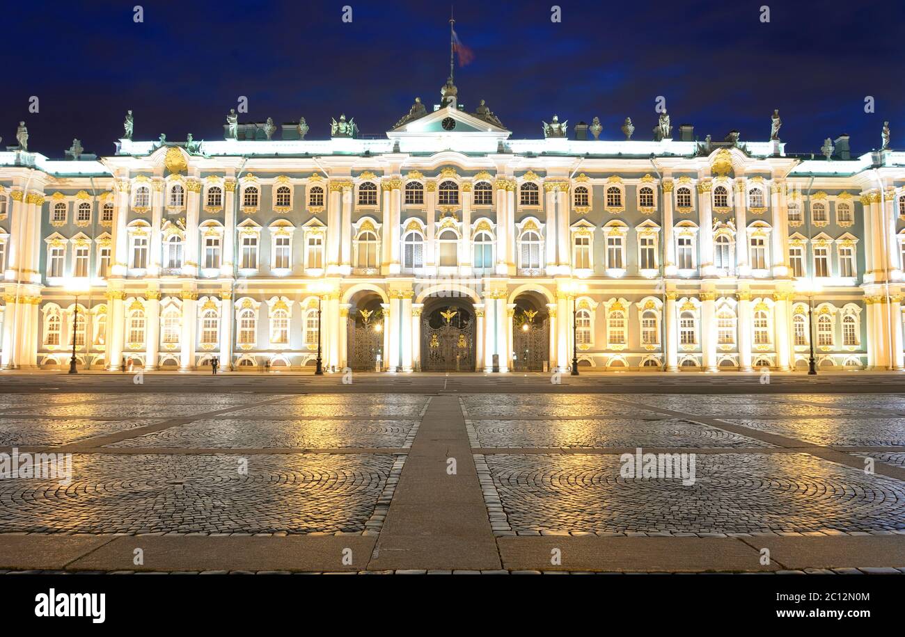 Night view illuminated palace hi-res stock photography and images - Alamy