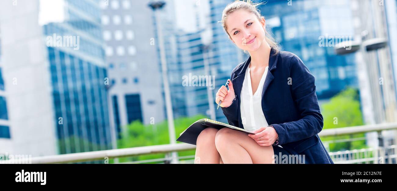 Office worker taking notes hi-res stock photography and images - Alamy