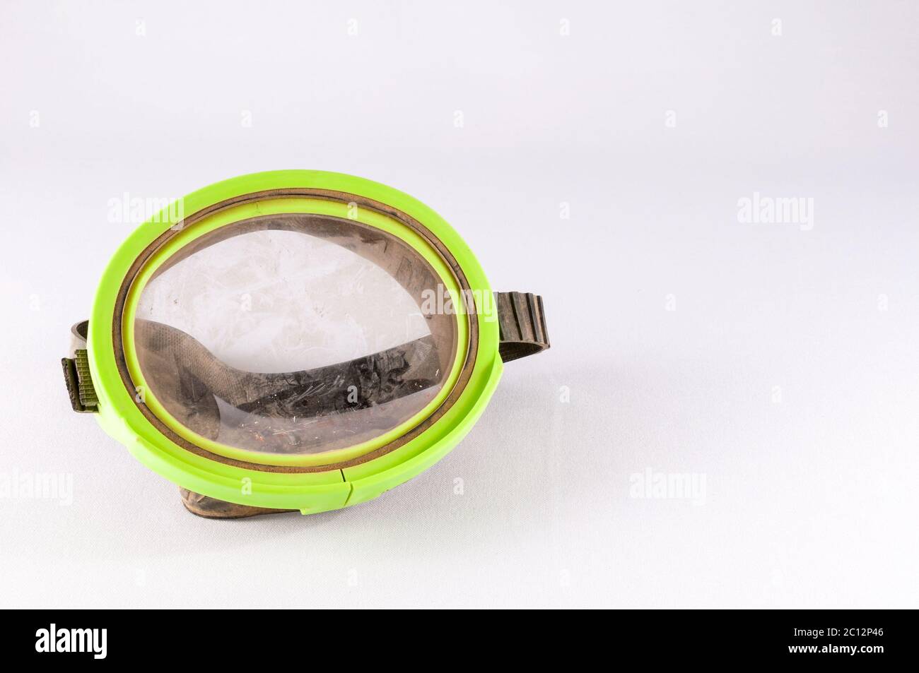 Old diving mask hi-res stock photography and images - Alamy