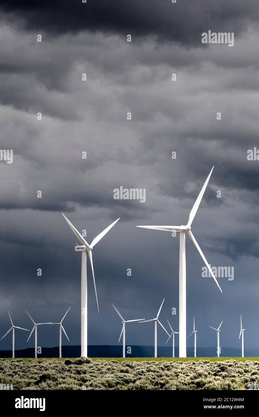 Giant windmill farm hi-res stock photography and images - Alamy