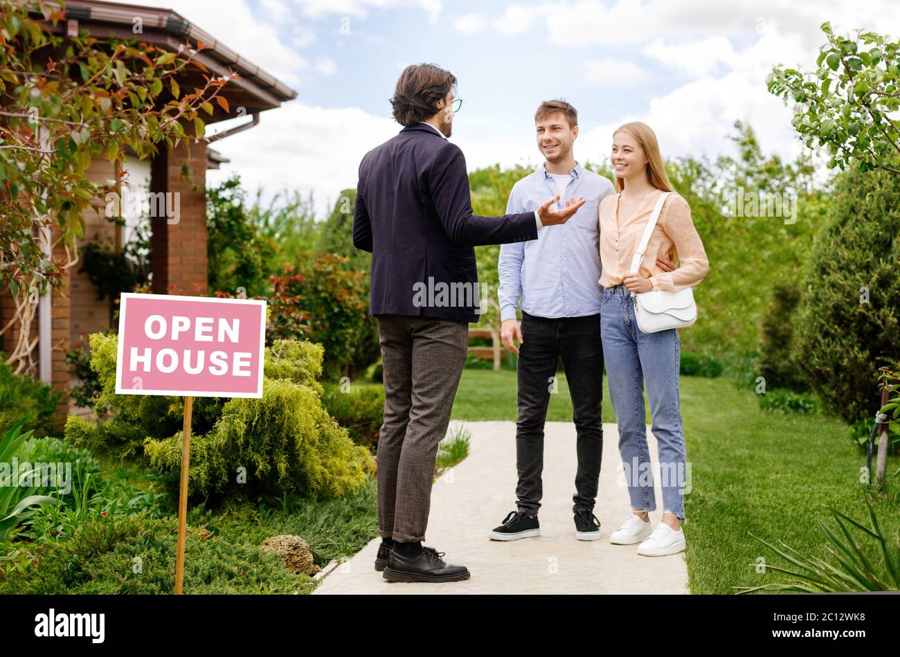 Realtor showing house hi-res stock photography and images - Alamy