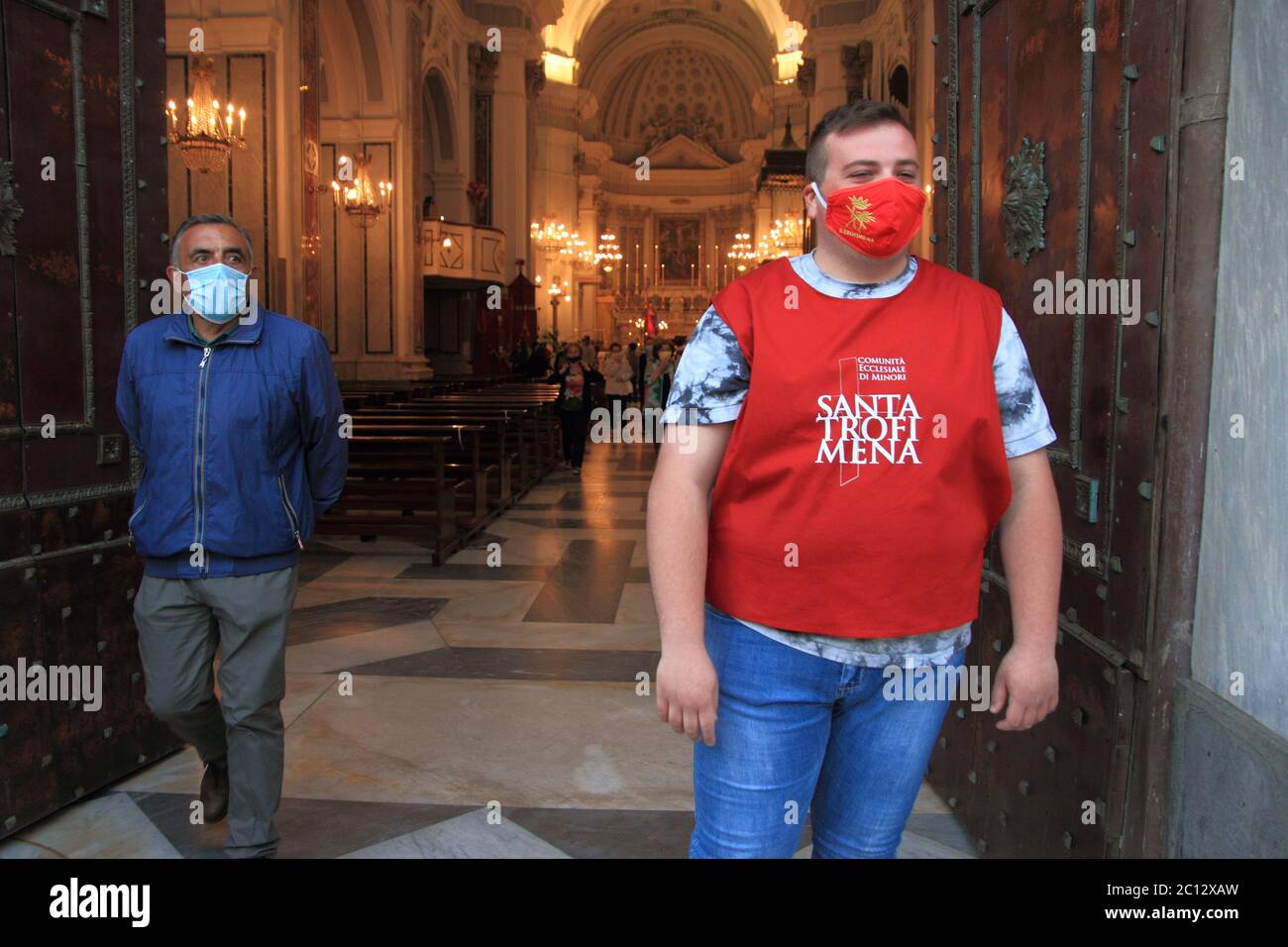 Social distance norms hi-res stock photography and images - Alamy