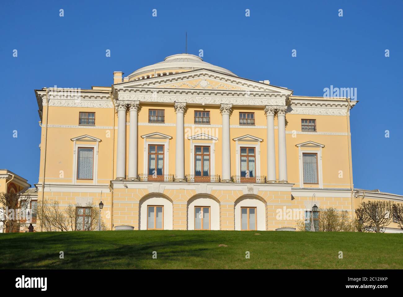 Pavlovsk palace hi-res stock photography and images - Alamy