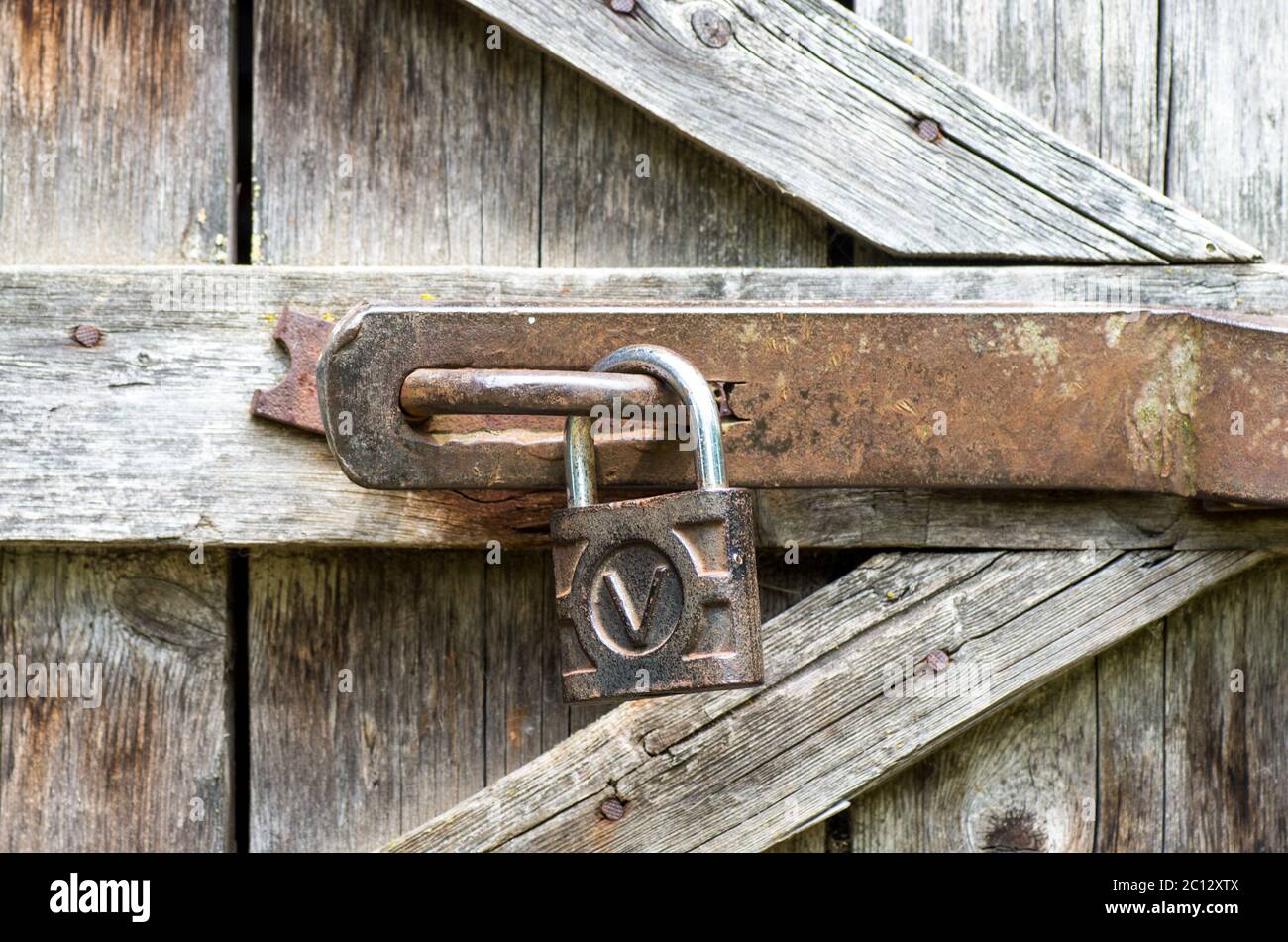 The old locked padlock Stock Photo - Alamy