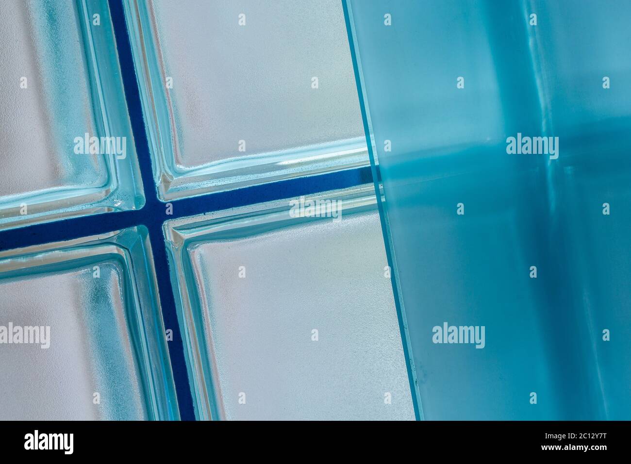 Glass brick wall hi-res stock photography and images - Alamy