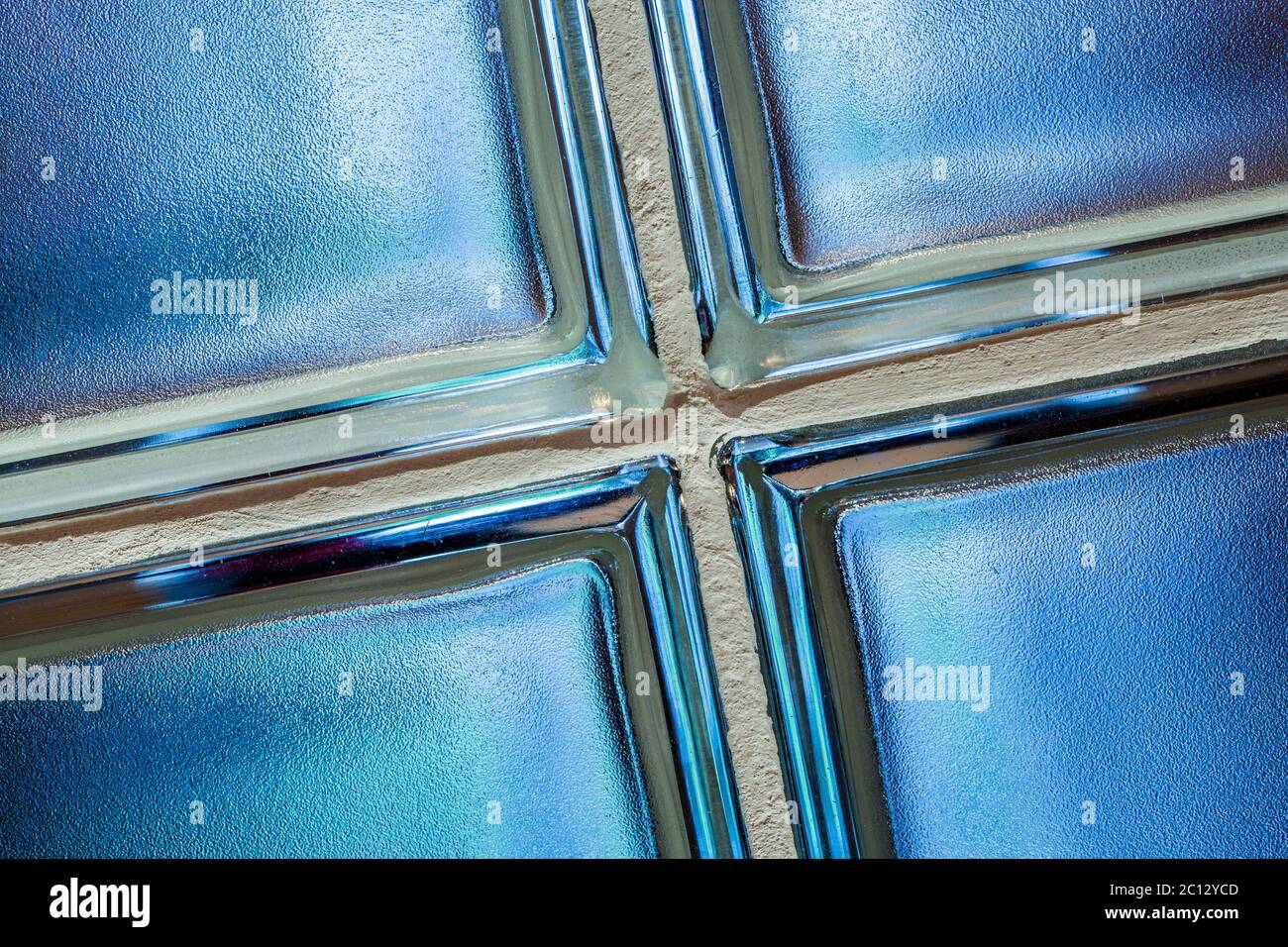 Glass brick wall hi-res stock photography and images - Alamy