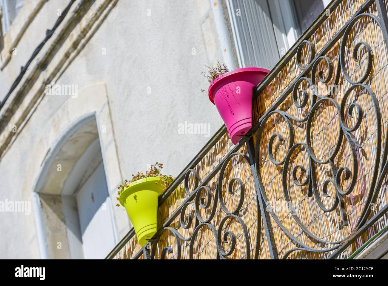 Colorful pots hi-res stock photography and images - Alamy