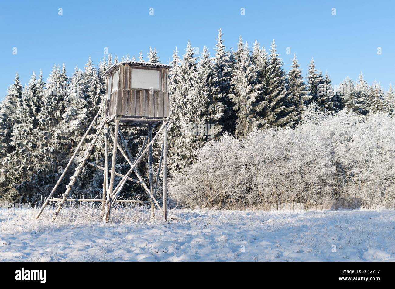 Hunting tower in harsh winter in the Lithuanian field Stock Photo - Alamy