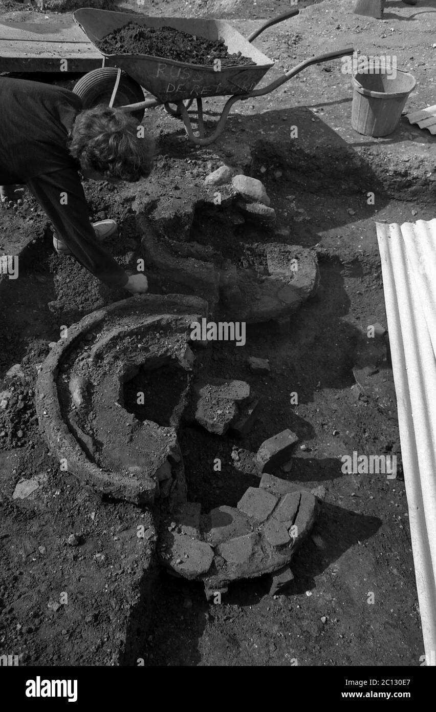 Roman pottery hi-res stock photography and images - Alamy