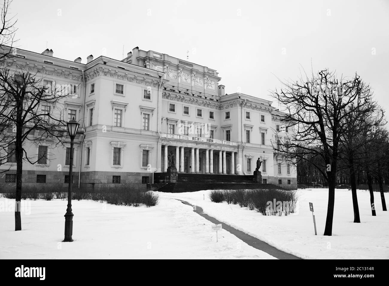 The Mikhailovsky Castle ( Engineers Castle Stock Photo - Alamy