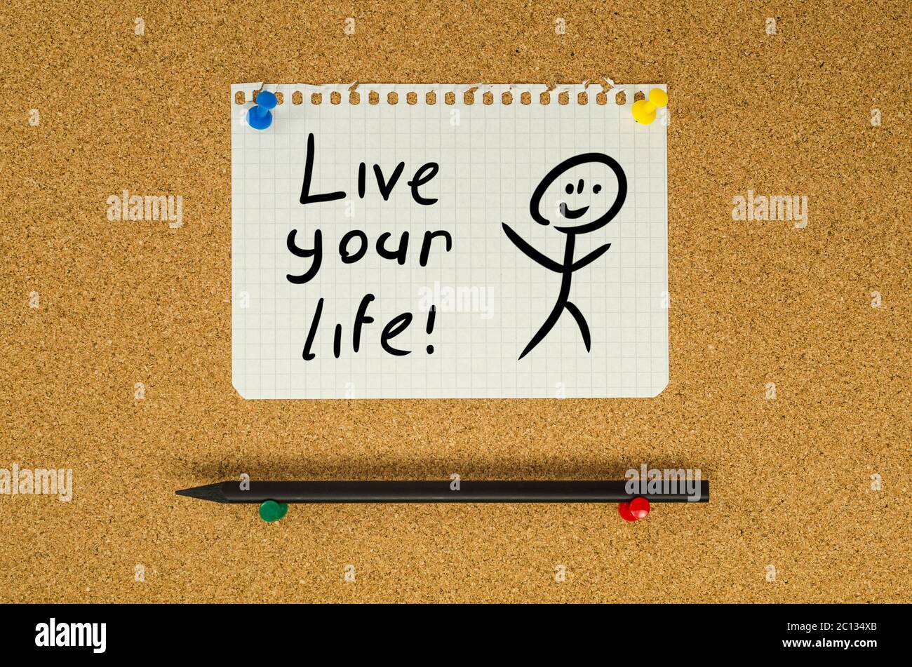 Live your life text note message pin on bulletin board Stock Photo - Alamy