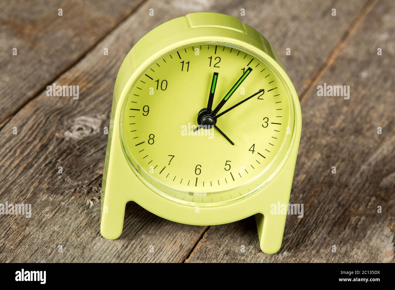 Clock five past twelve hi-res stock photography and images - Alamy