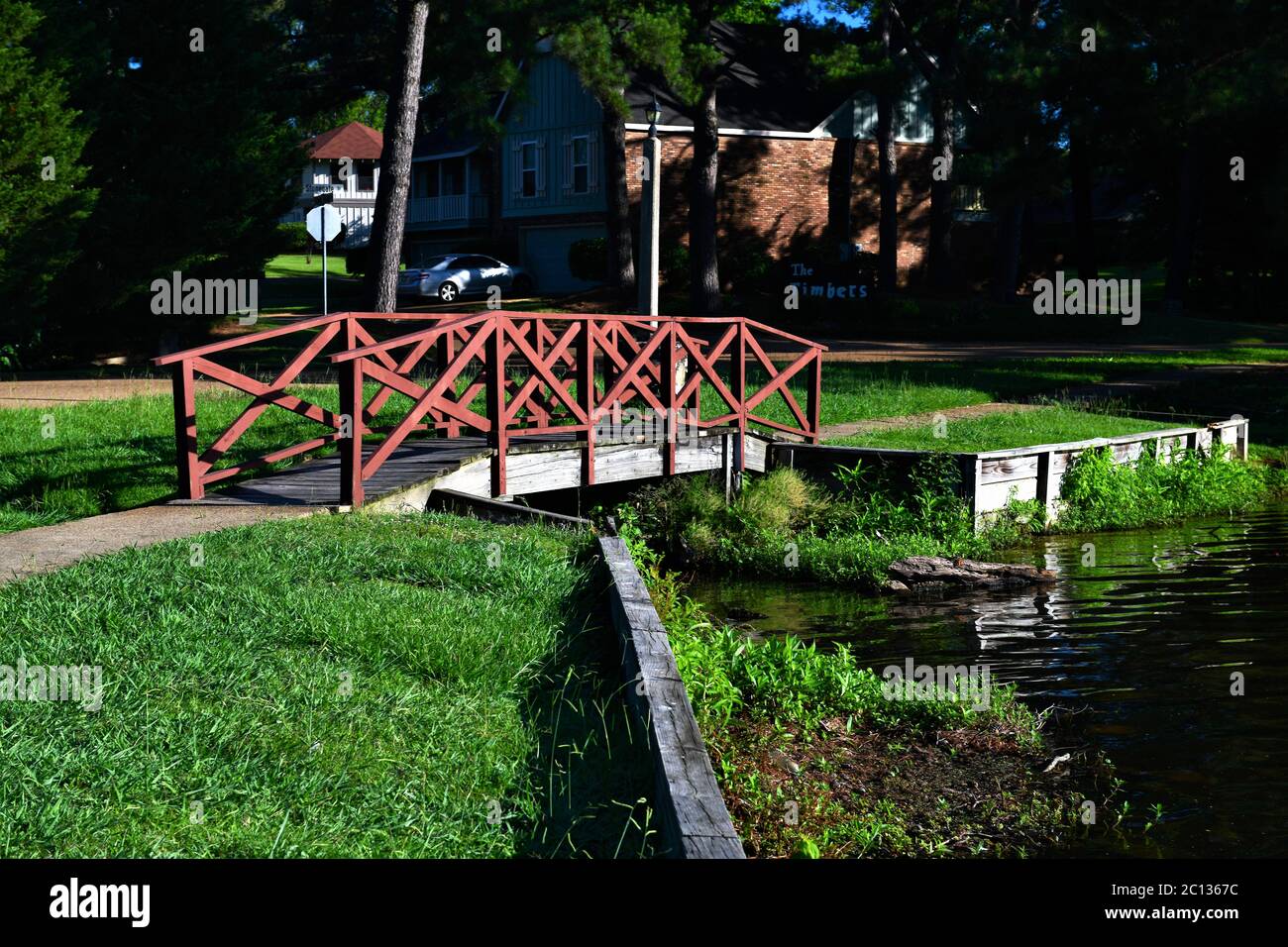 The bridge and walking trail around Crossgates lake Stock Photo - Alamy