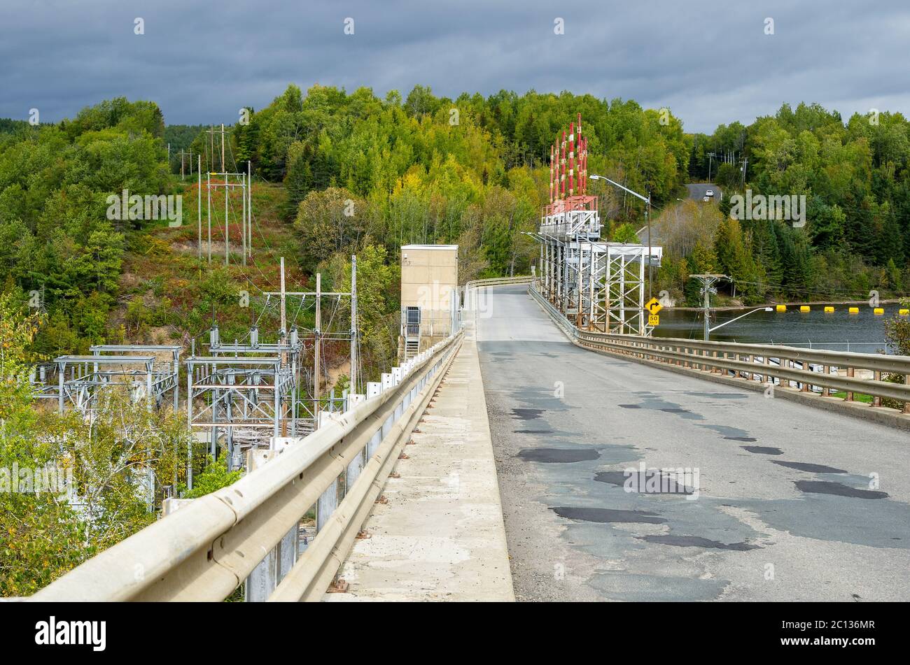 Bumpy road signs hi-res stock photography and images - Alamy
