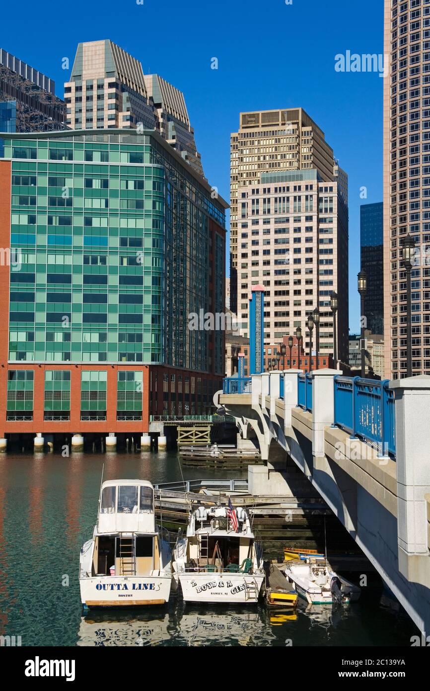 Moakley bridge hi-res stock photography and images - Alamy
