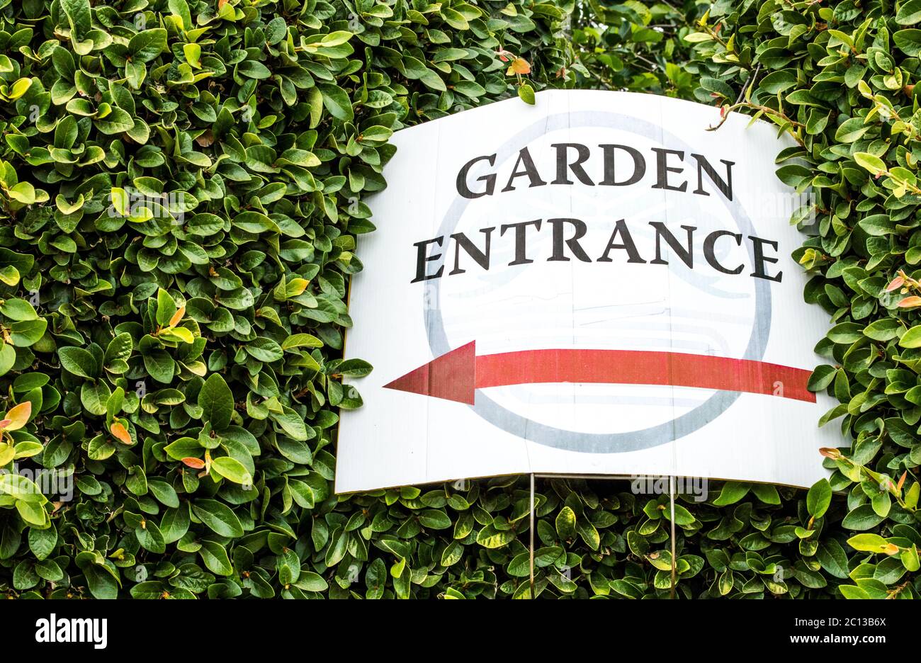 Curved hedges hi-res stock photography and images - Alamy